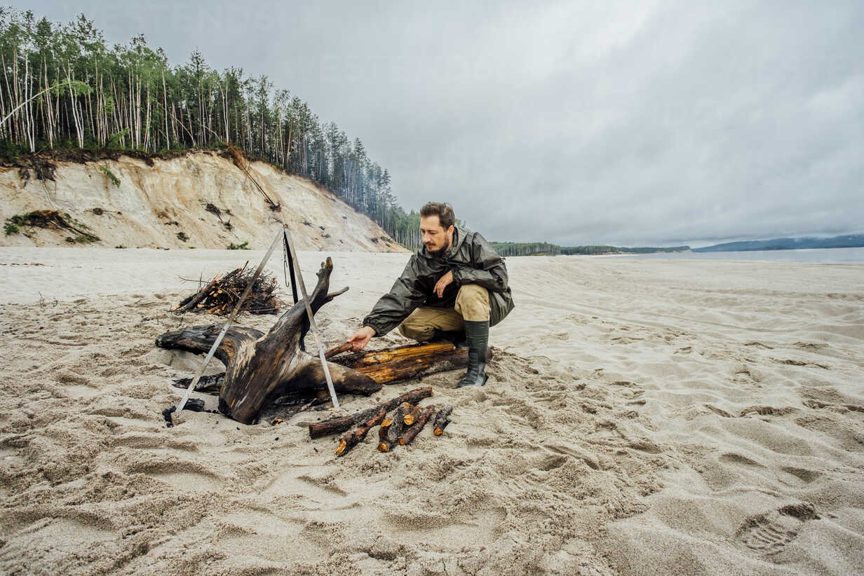 Building a Beach Bonfire: All You Need to Know - Beach Homes Realty ...