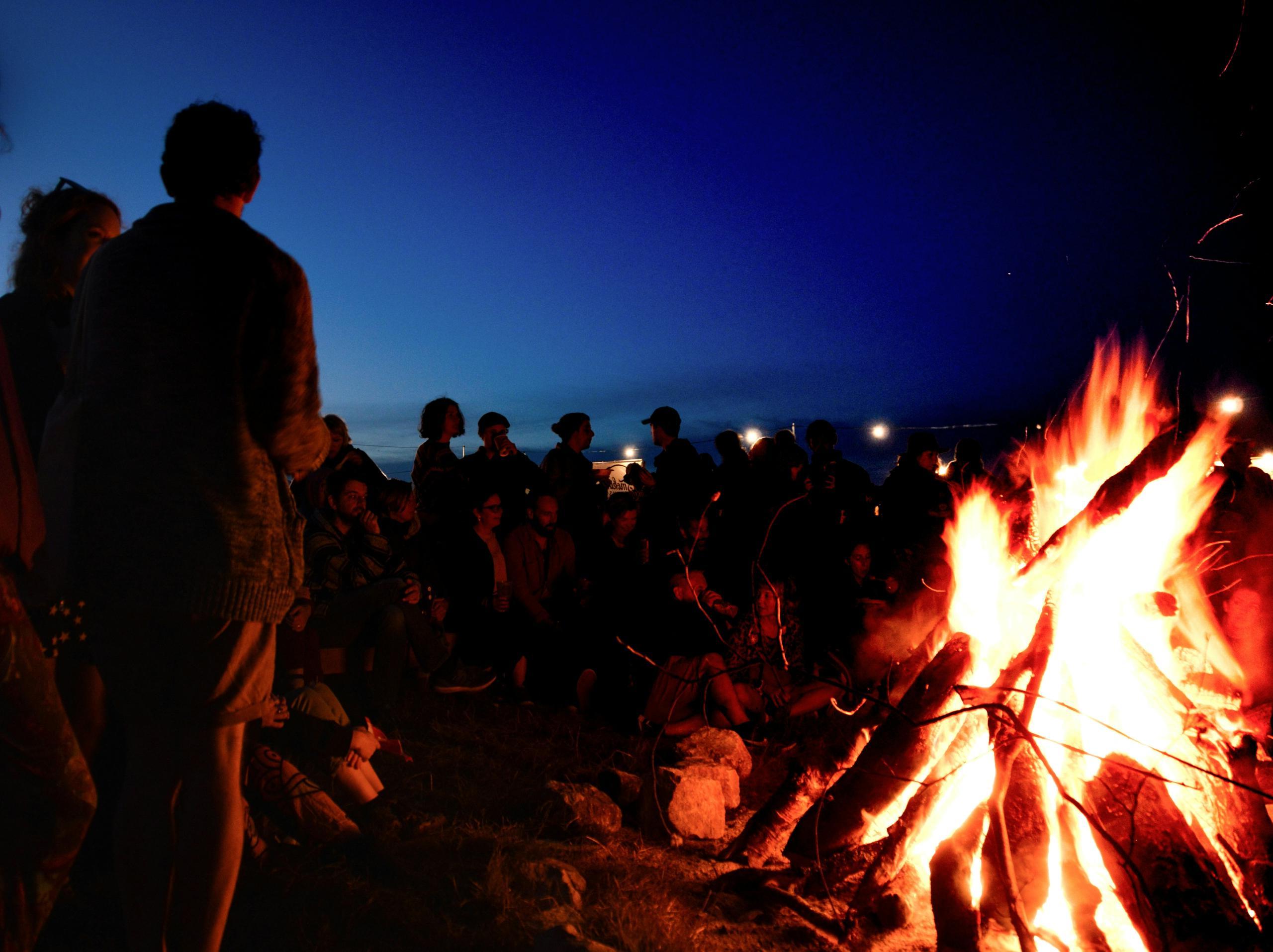 Building a Beach Bonfire: All You Need to Know - Beach Homes Realty ...